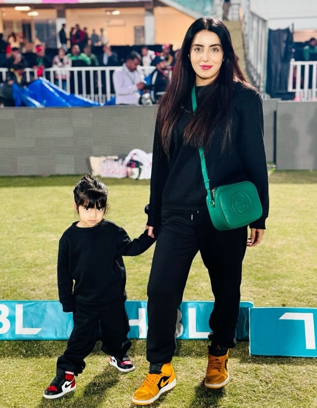 Imad Wasim New Family Pictures & Heartwarming Video With Daughter ...