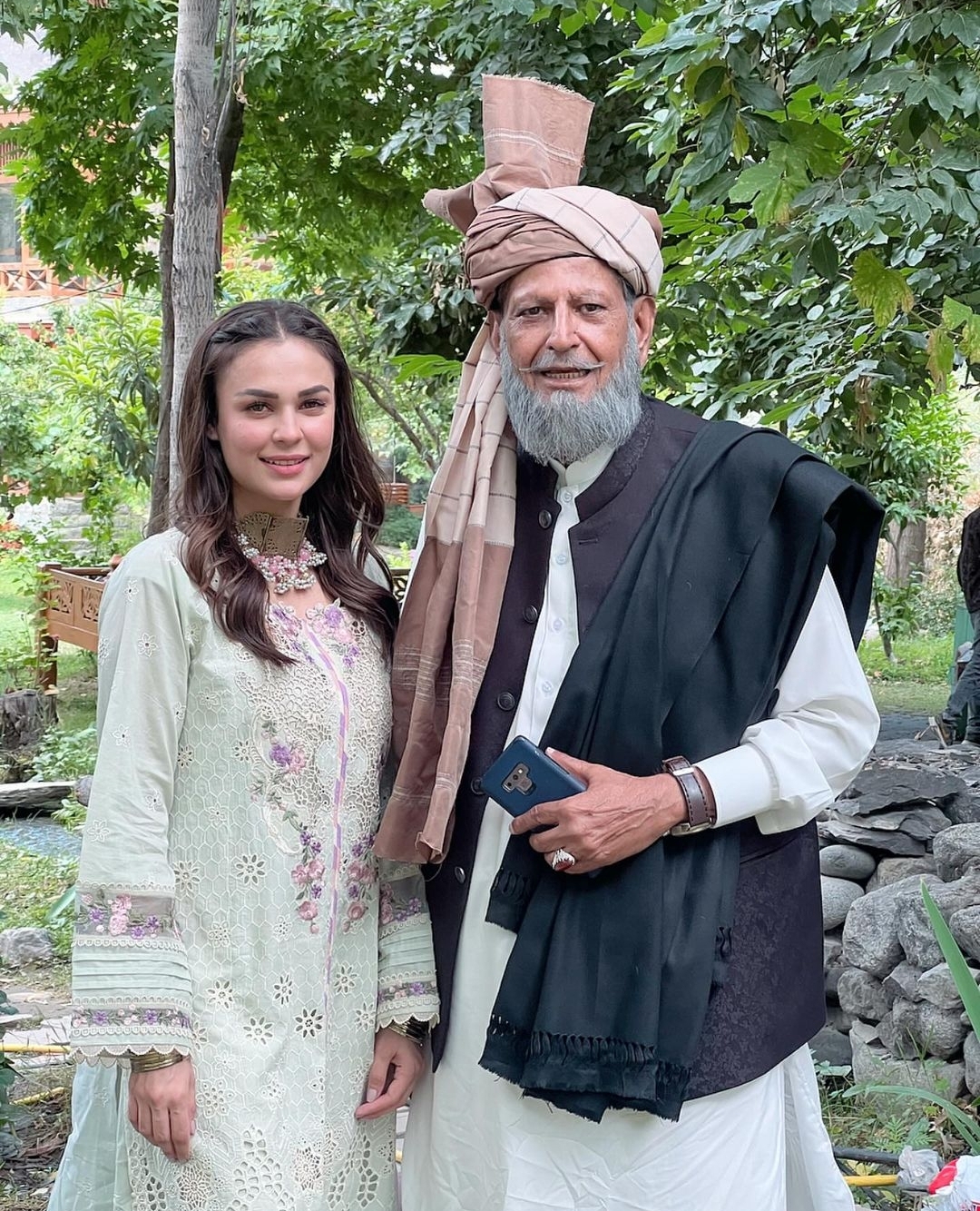 Khaie Cast Shares BTS Pictures Ahead of Last Episode | Reviewit.pk