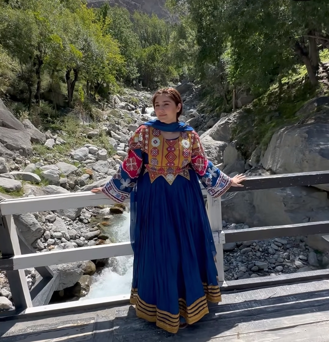 Khaie Cast Shares BTS Pictures Ahead of Last Episode | Reviewit.pk