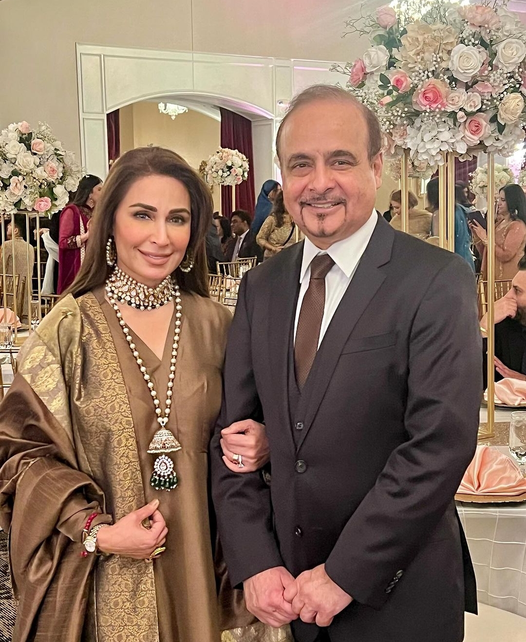 Reema Khan Shares Heartwarming Pictures From Khana Kaaba | Reviewit.pk Reema Khan Shares Heartwarming Pictures From Khana Kaaba | Reviewit.pk