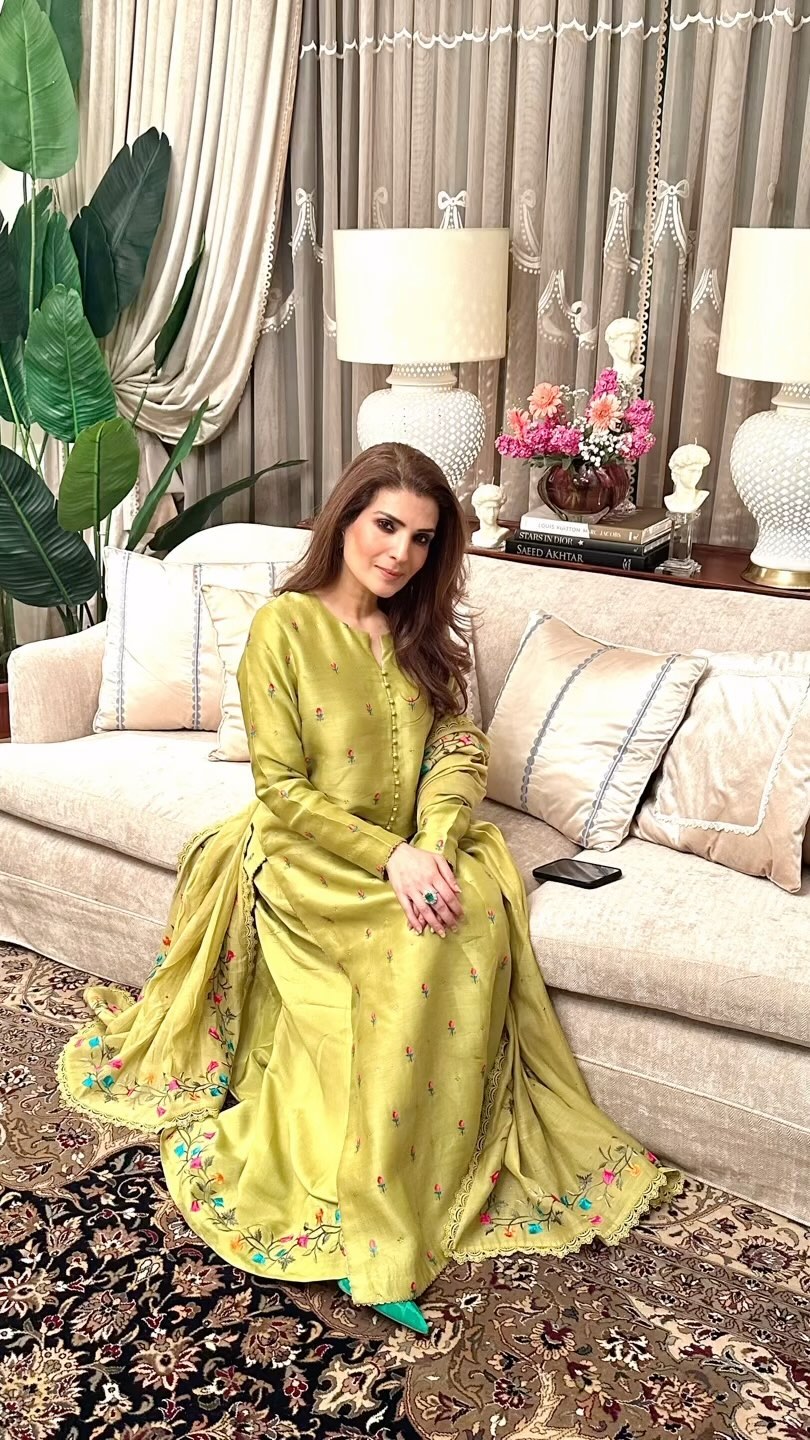 Resham Wants People To Forgive Rahat Fateh Ali Khan | Reviewit.pk