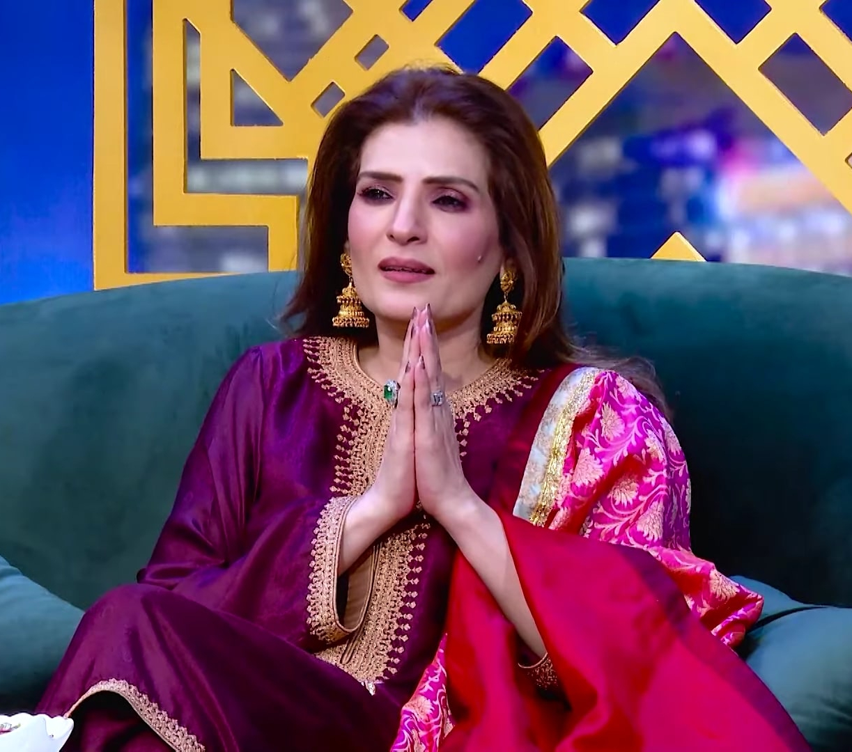 Resham Wants People To Forgive Rahat Fateh Ali Khan | Reviewit.pk