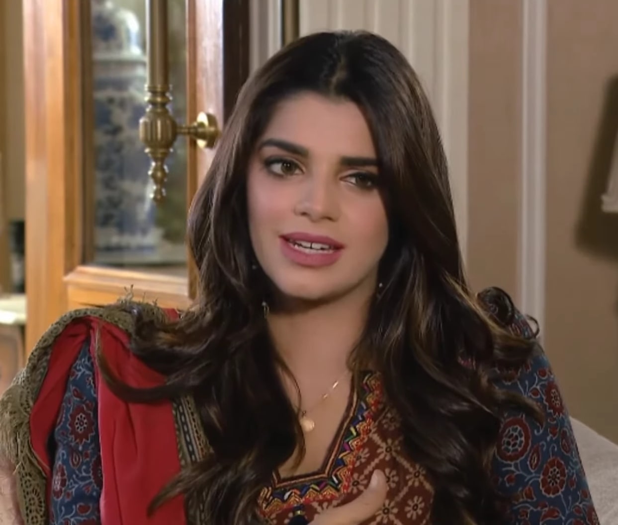 Sanam Saeed's Multiple Accents Impress Fans | Reviewit.pk