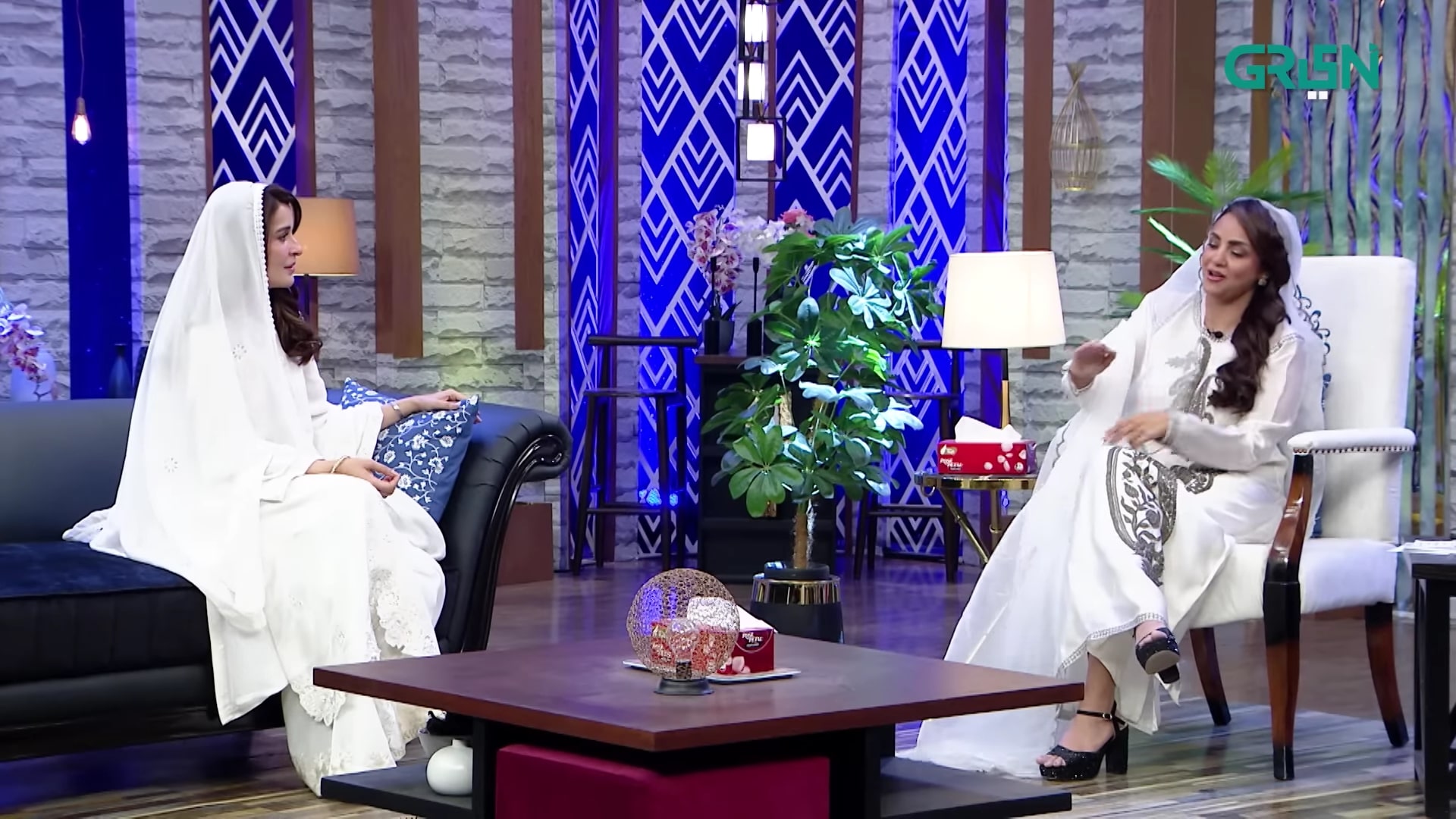 Why Were Shaista Lodhi And Nadia Khan Fighting | Reviewit.pk