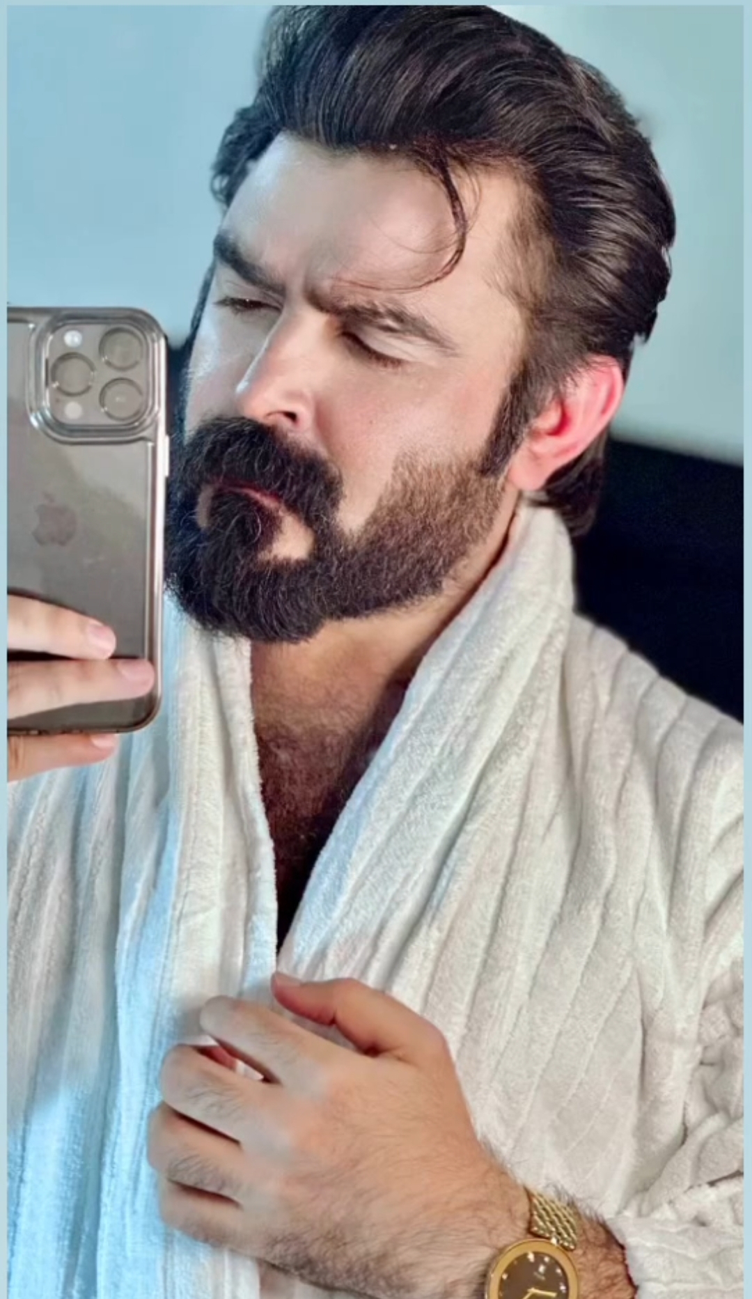 Hamza Ali Abbasi Meets His Lookalike | Reviewit.pk