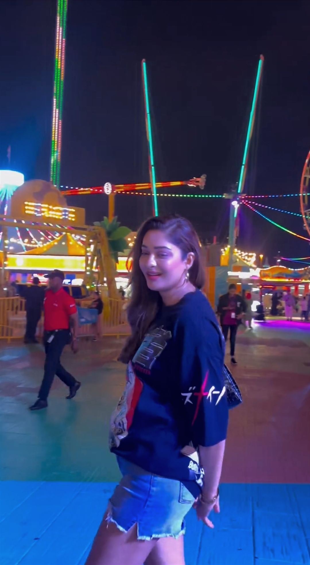 Adla Khan's Beautiful Pictures From Dubai | Reviewit.pk