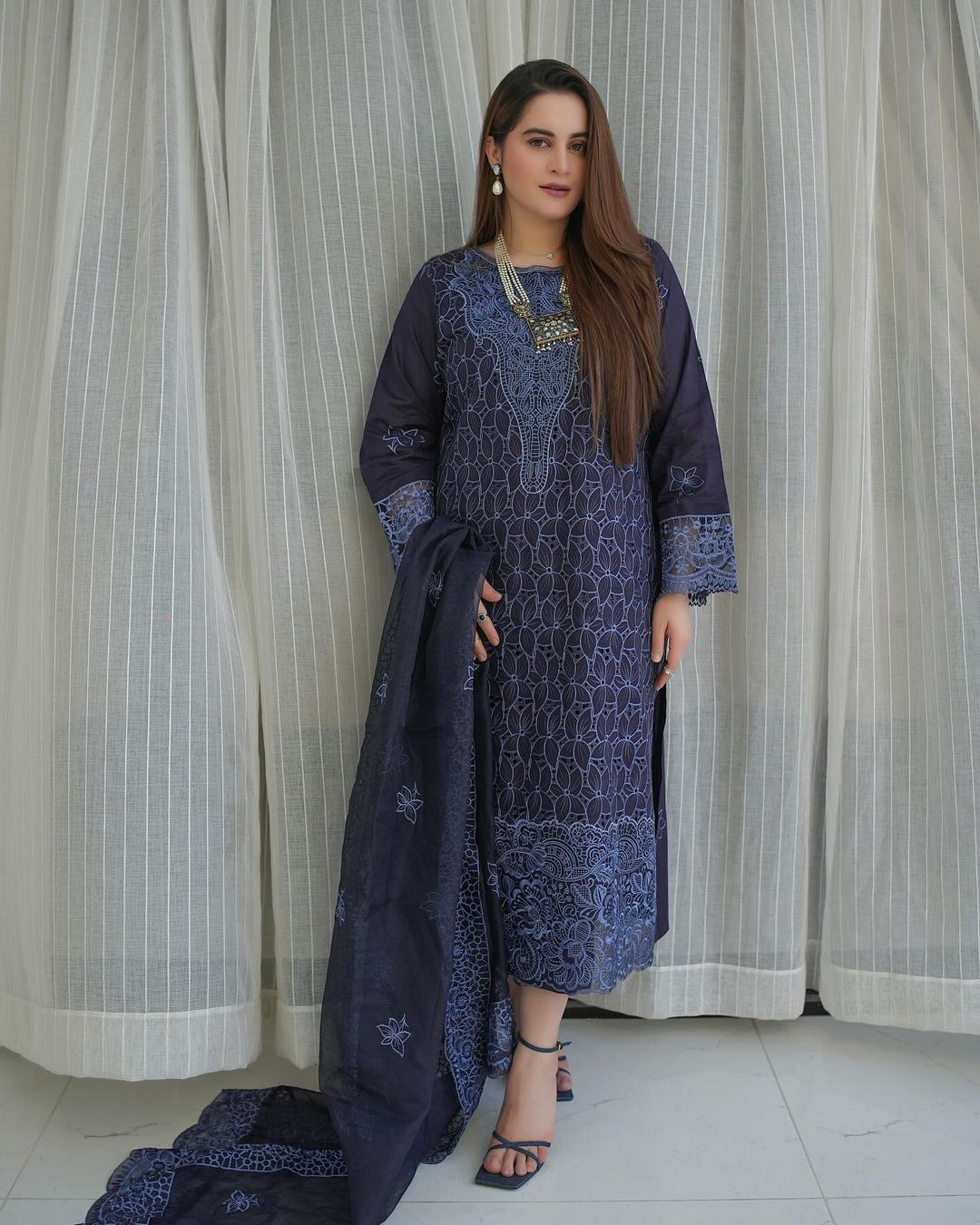 Aiman Khan's Beautiful Reels & Pictures | Reviewit.pk