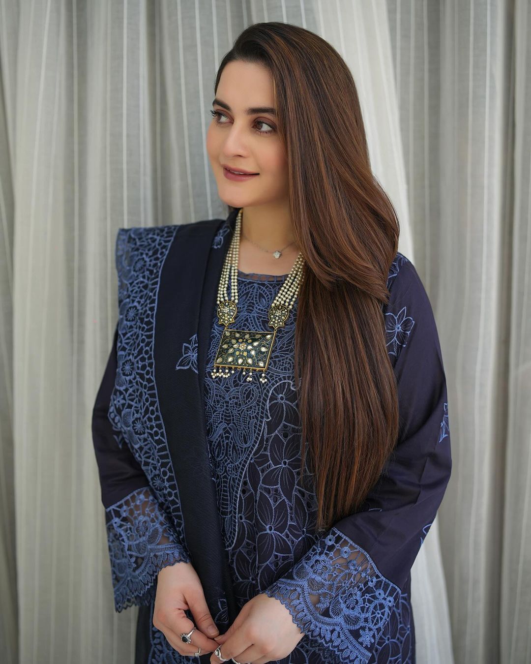 Aiman Khan's Beautiful Reels & Pictures | Reviewit.pk