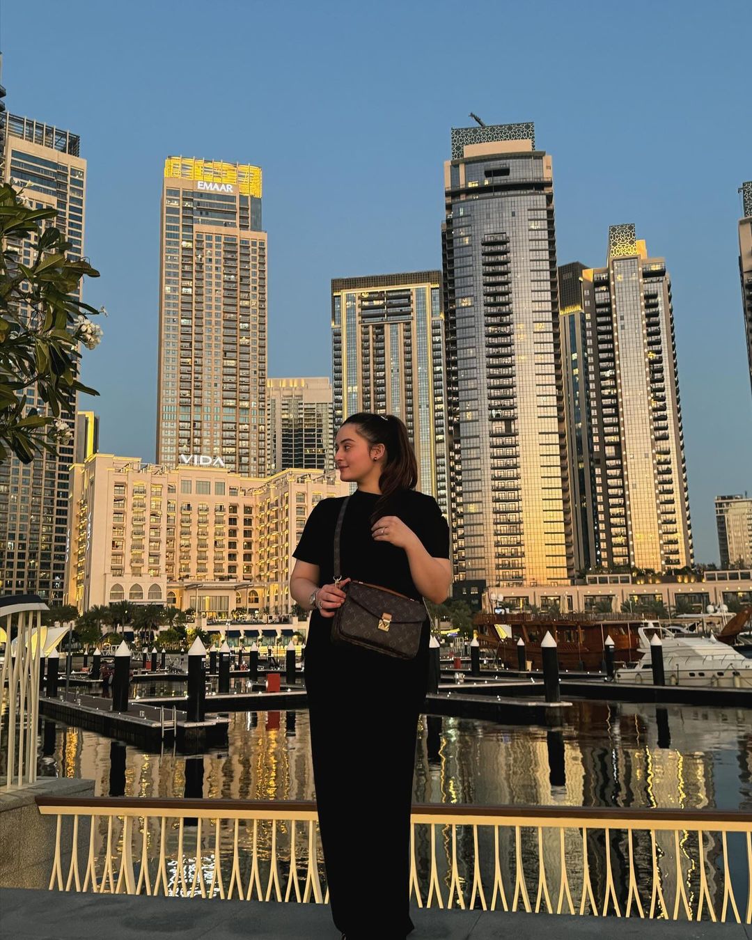 Aiman Khan Gives A Glimpse Into Her Dubai Vacation | Reviewit.pk