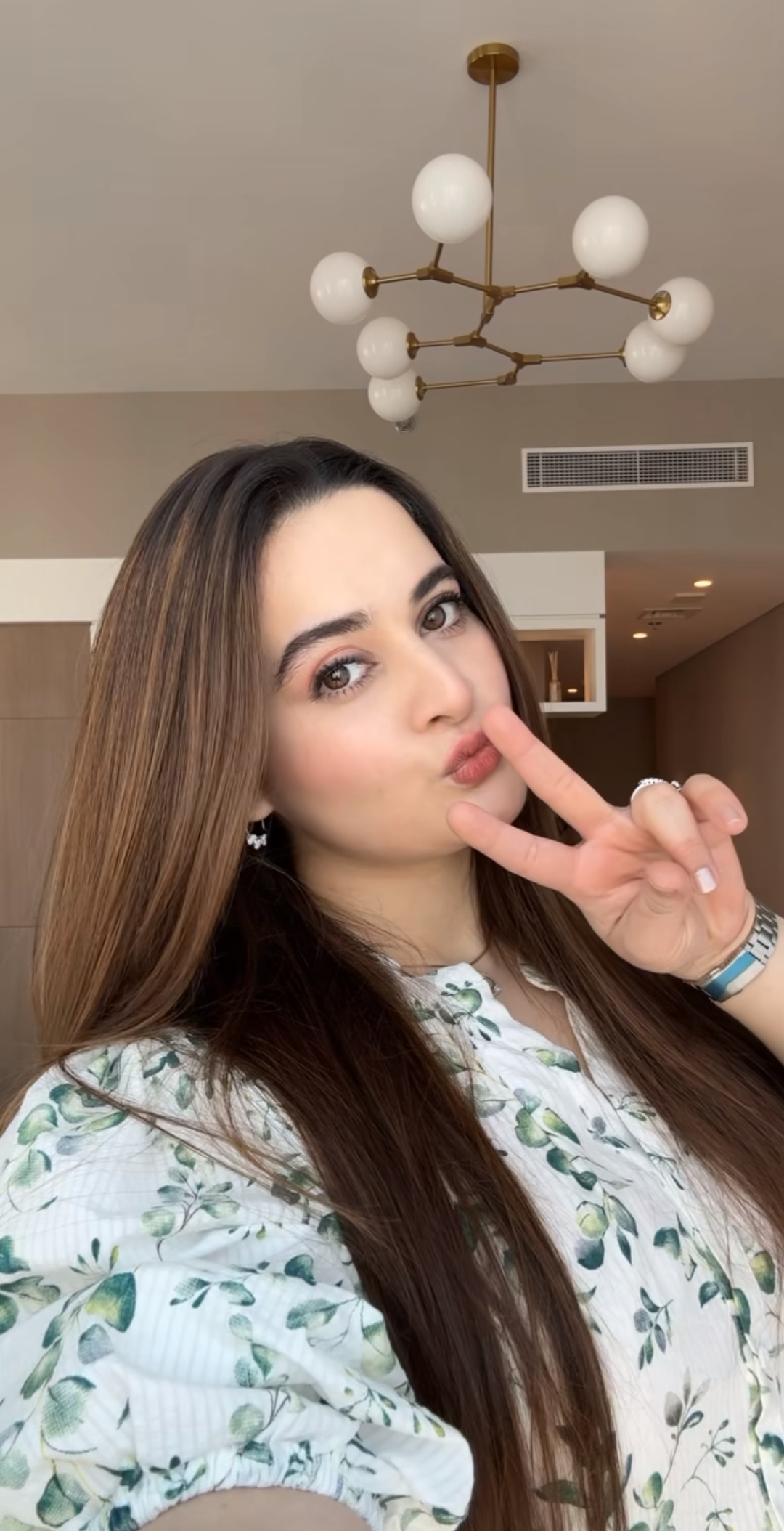 Aiman Khan's Beautiful Reels & Pictures | Reviewit.pk
