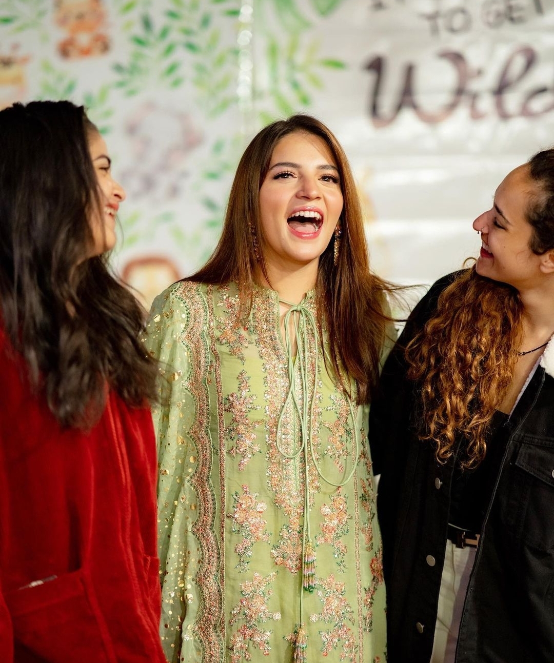 Dananeer Mobeen's Gorgeous New Family Pictures | Reviewit.pk