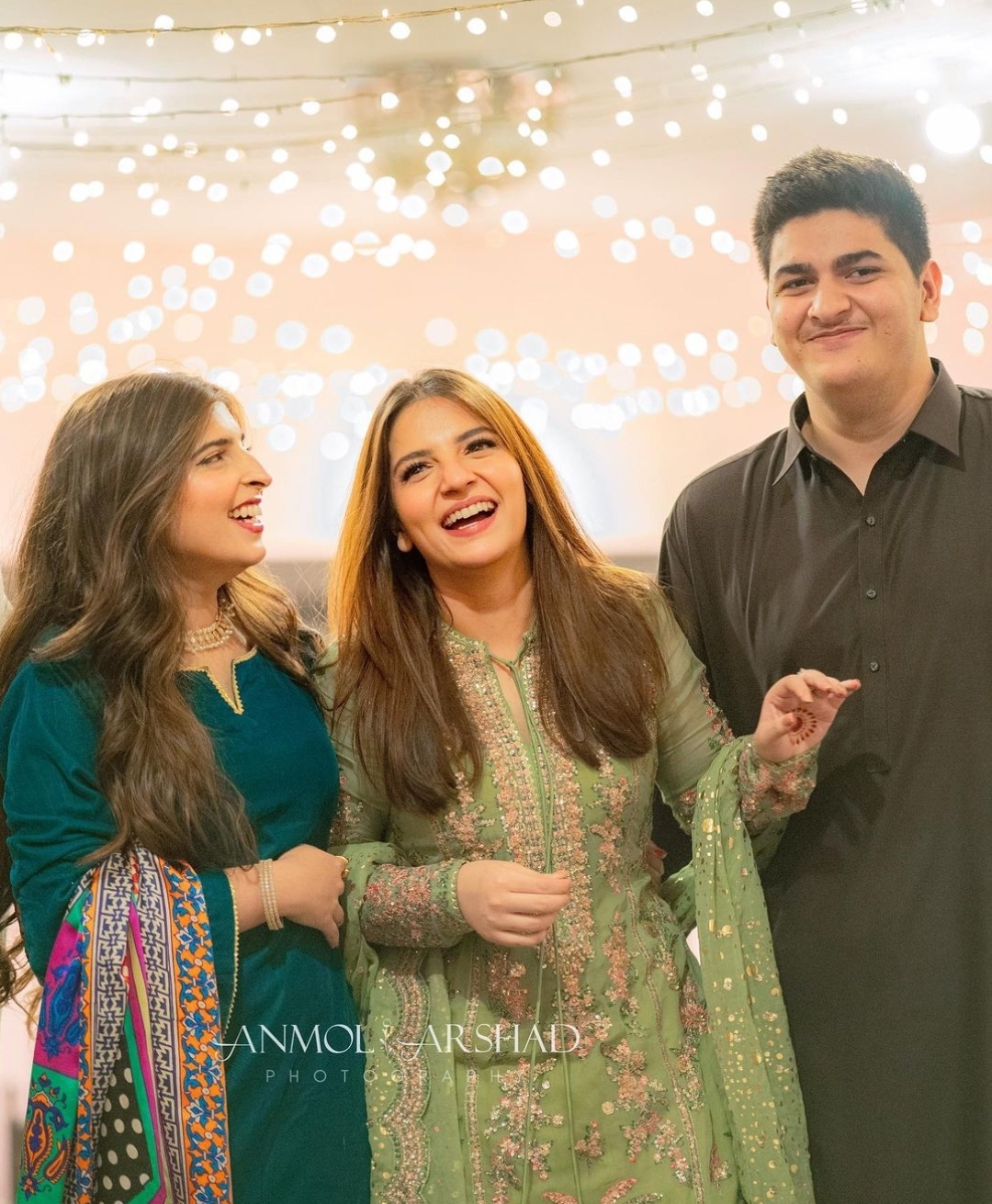 Dananeer Mobeen's Gorgeous New Family Pictures | Reviewit.pk