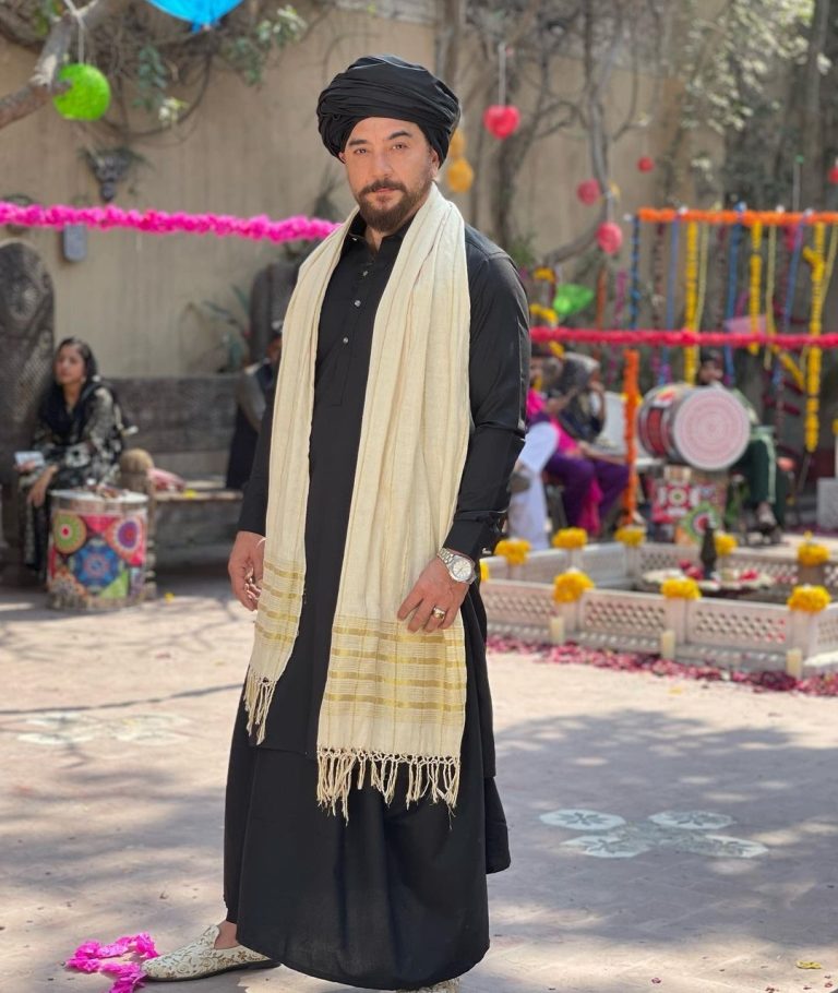 Mehroom Cast, Schedule And Timings | Reviewit.pk