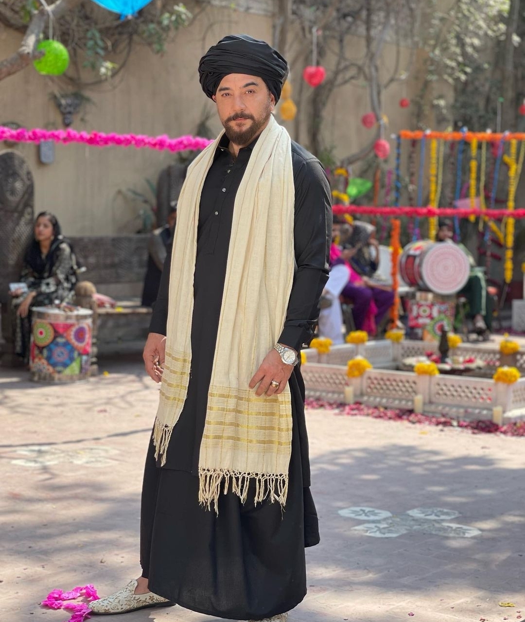 Mehroom Cast, Schedule And Timings | Reviewit.pk