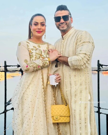 Sadia Imam's New Family Pictures From Niece's Barat Event | Reviewit.pk