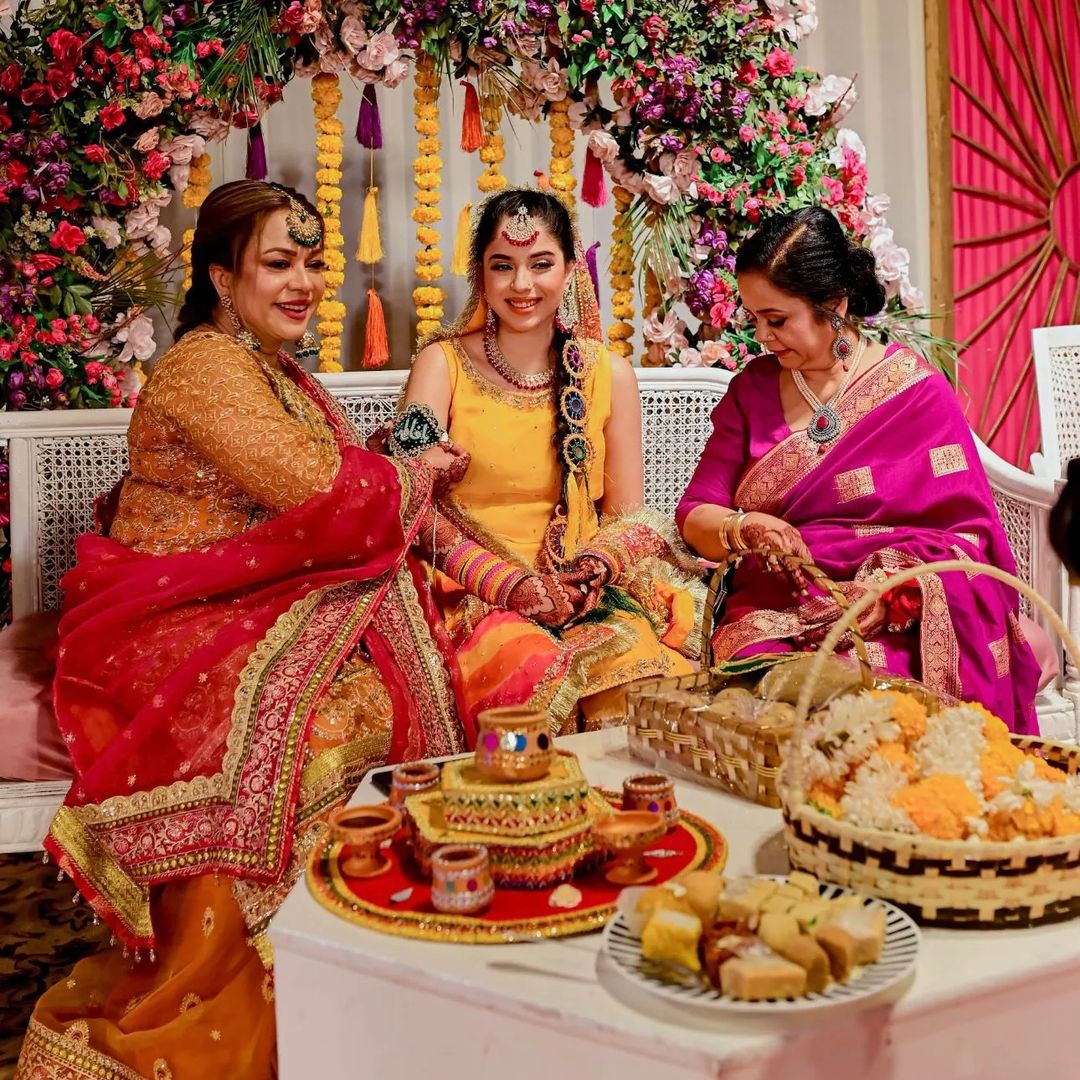 Sadia Imam Shares Pictures From Niece's Wedding | Reviewit.pk