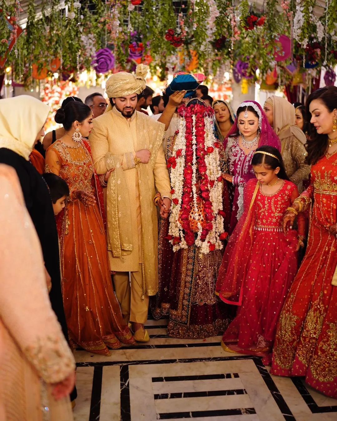 Sadia Imam's New Family Pictures From Niece's Barat Event | Reviewit.pk