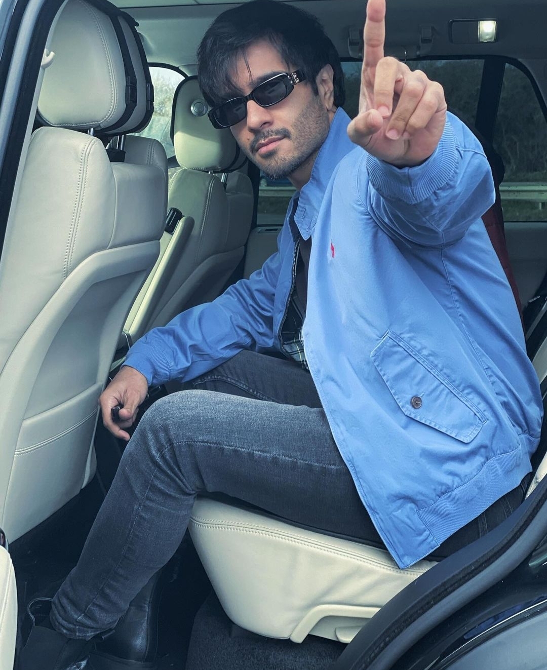 Ayeza Khan & Feroze Khan Pair Up For An Upcoming Project | Reviewit.pk