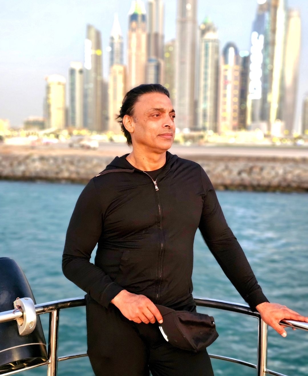 Shoaib Akhtar's Smart Way Of Earning Money | Reviewit.pk