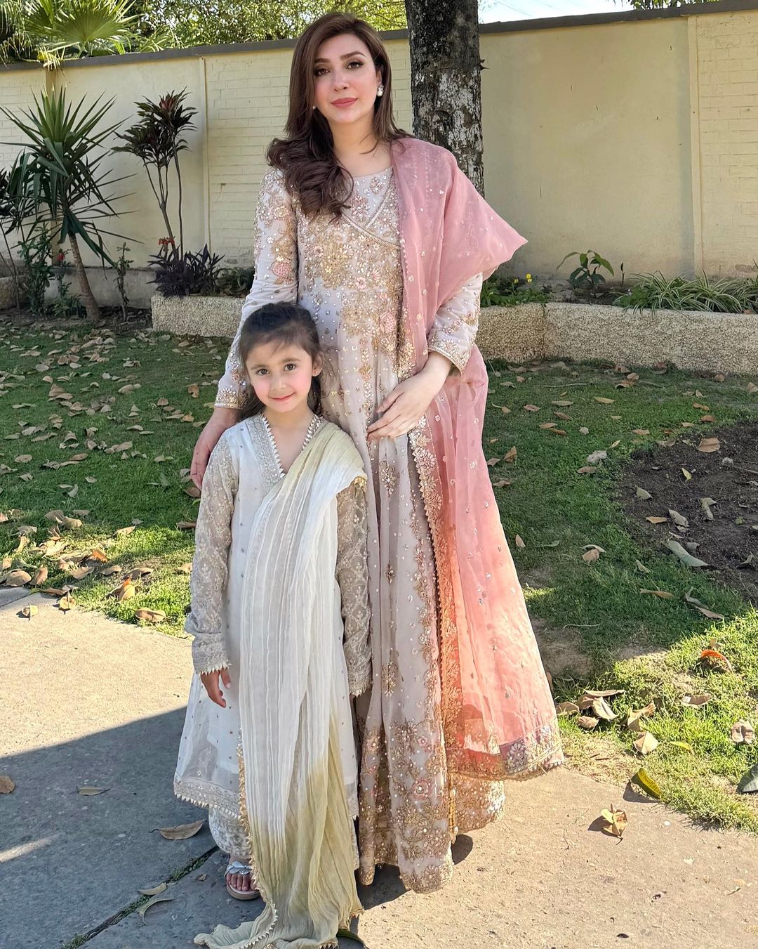 Aisha Khan Beautiful Clicks With Her Kids From Eid Day 1 | Reviewit.pk