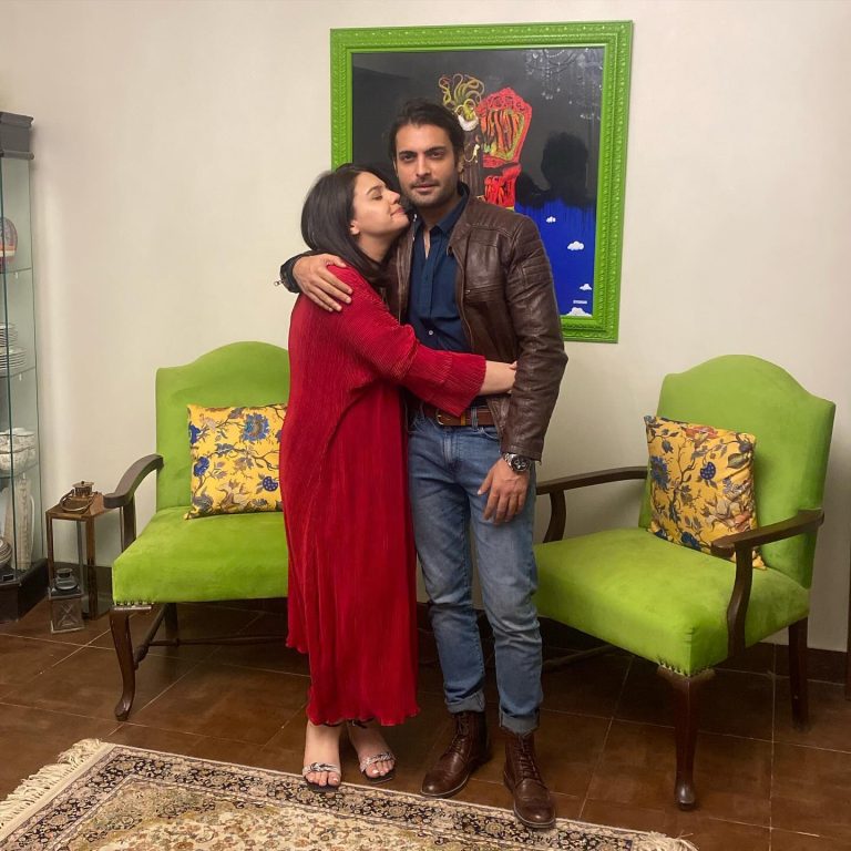 Asad Siddiqui Celebrates Birthday With Family And Friends | Reviewit.pk