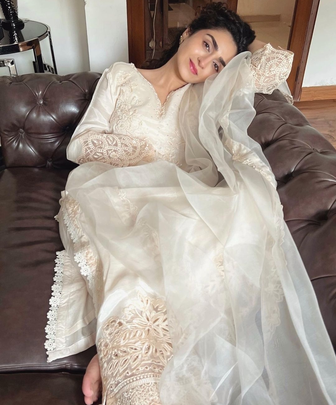 Hajra Yamin About Dealing With Hardships During Serious Illness ...