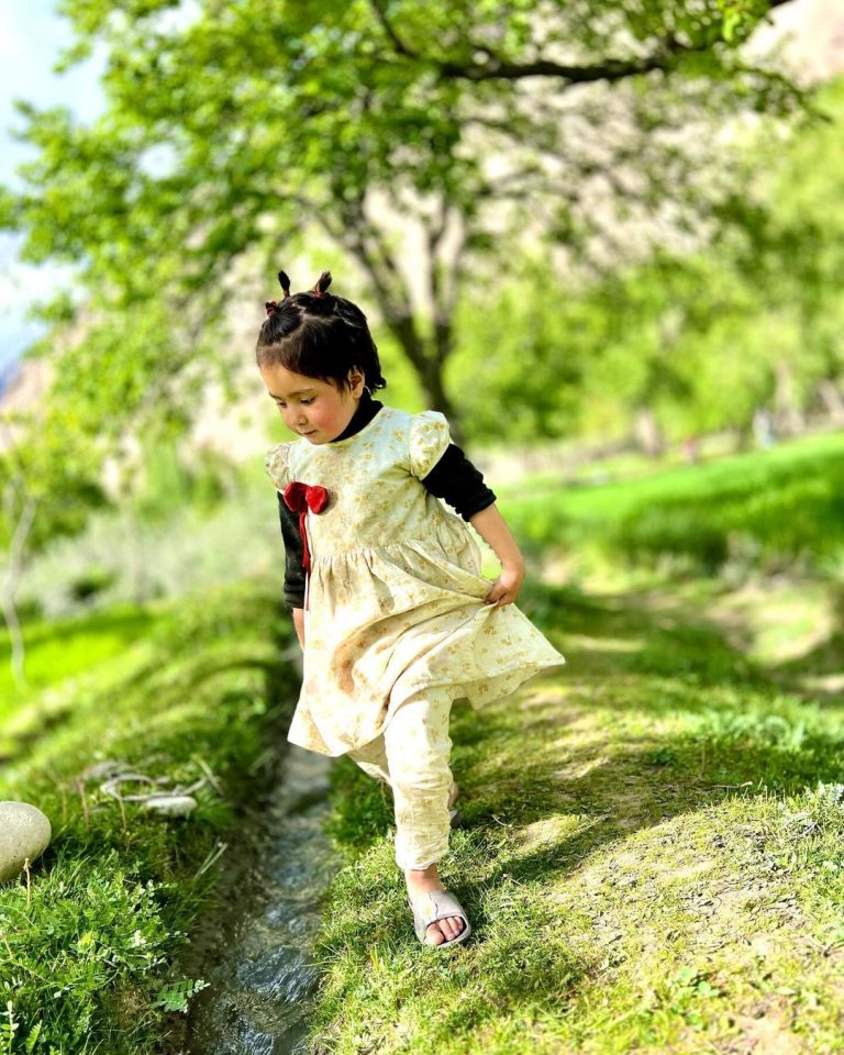 Muskan From Shirazi Vlogs Adorable HD Pictures | Reviewit.pk