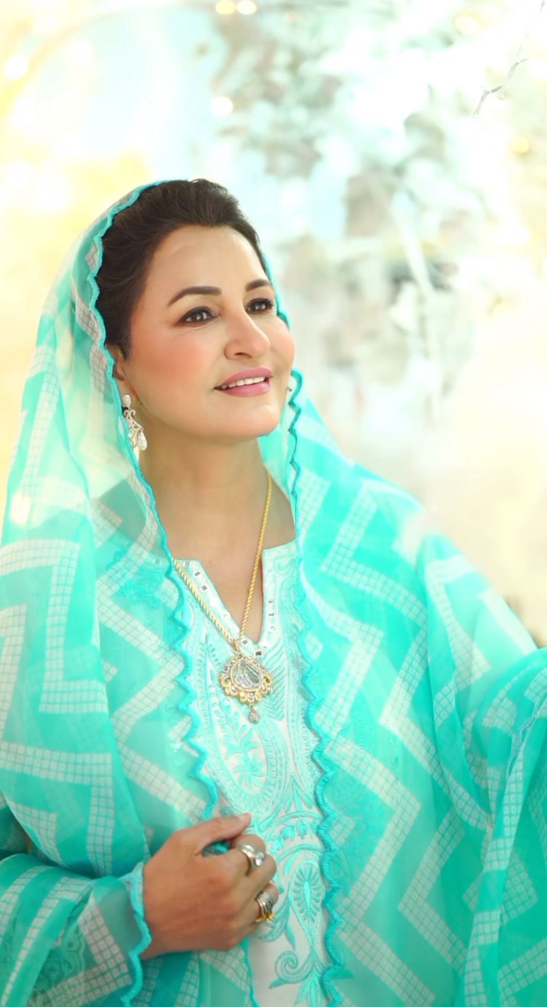 Saba Faisal's Elegant Dresses from Ramadan Shows | Reviewit.pk