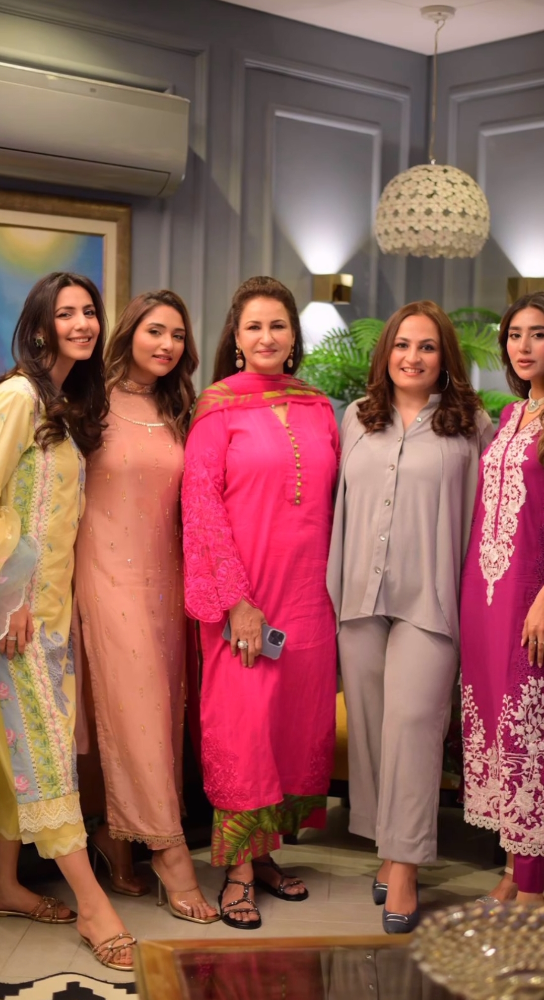 Saba Faisal Family Iftar Pictures & Reel | Reviewit.pk