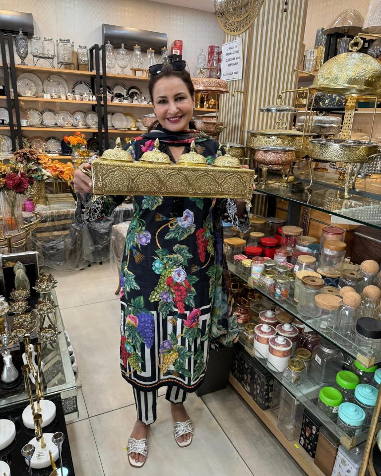 How Saba Faisal Became Famous On Social Media | Reviewit.pk