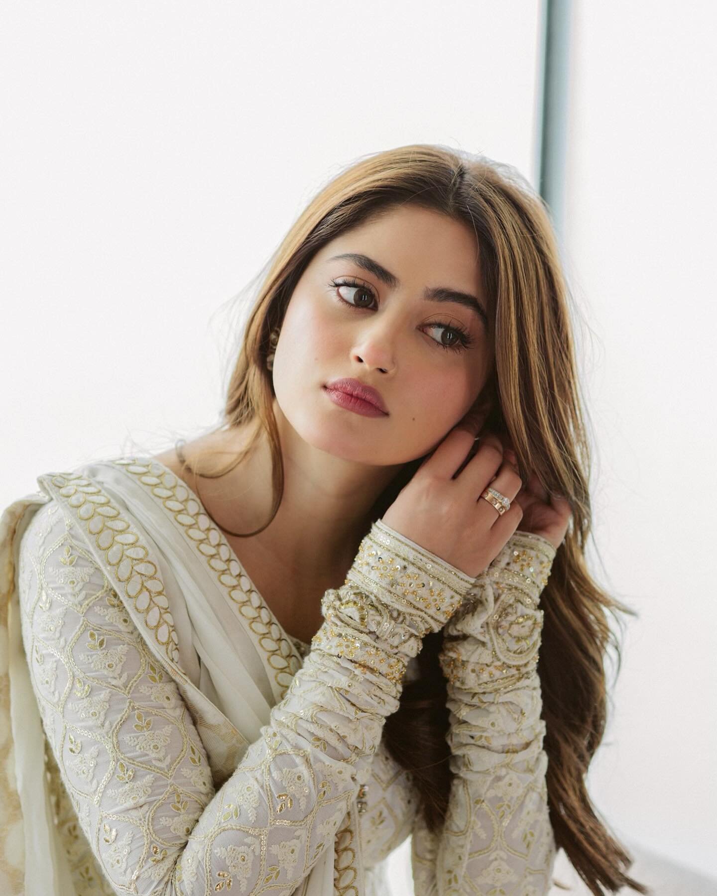 Sajal Aly Celebrates Eid Day 1 With Sister Saboor Aly | Reviewit.pk