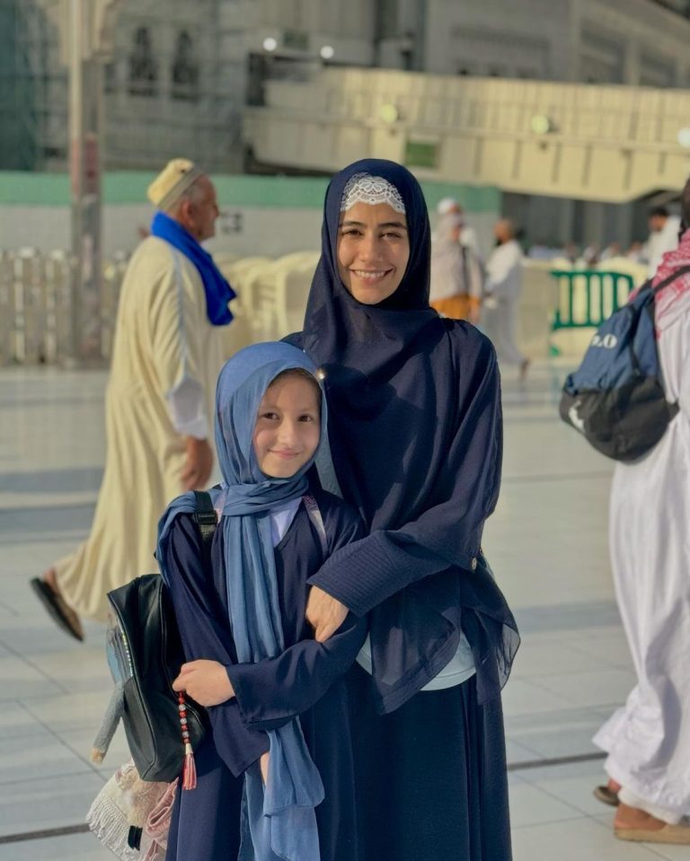 Syra Yousuf Performs Umrah With Daughter On Her Birthday | Reviewit.pk