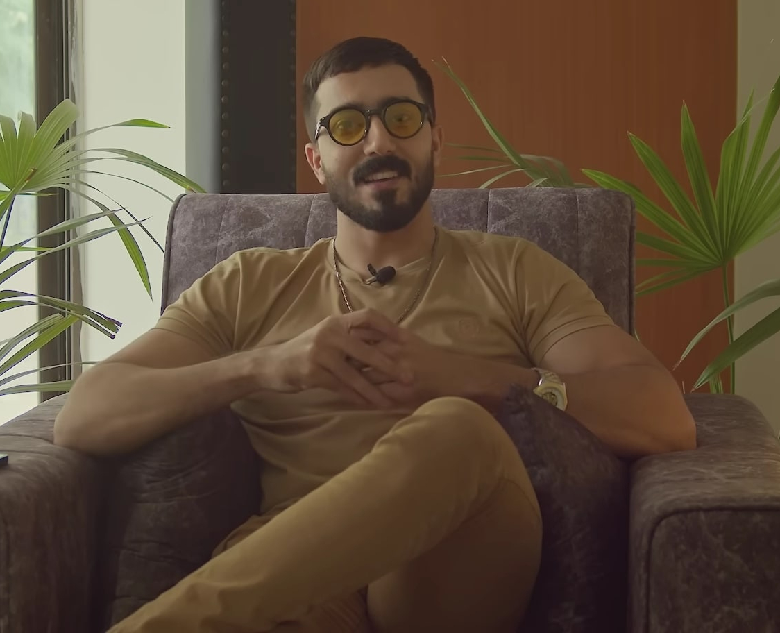 Faraz Farooqui Opens Up About Akhara's Sultan | Reviewit.pk