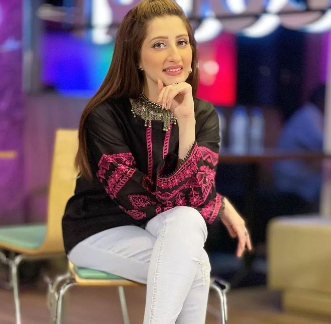 Khabarnaak Fame Dr Arooba Tells Why She Refused Geo TV's Drama | Reviewit.pk