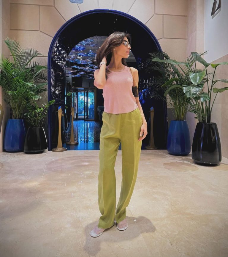 Sadaf Kanwal's Adorable New Family Pictures | Reviewit.pk