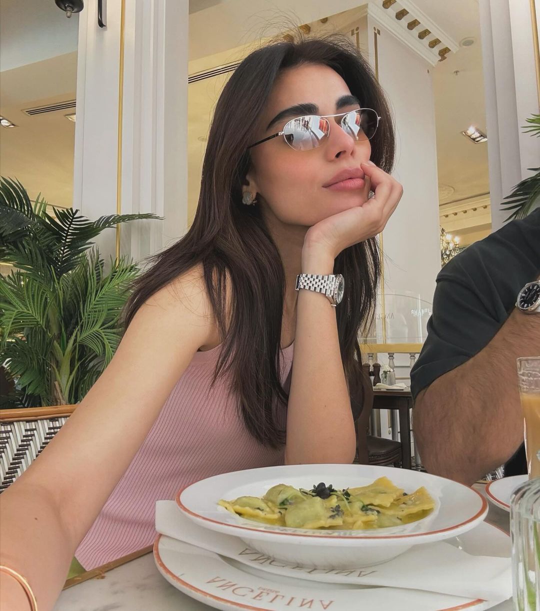 Sadaf Kanwal's Adorable New Family Pictures | Reviewit.pk