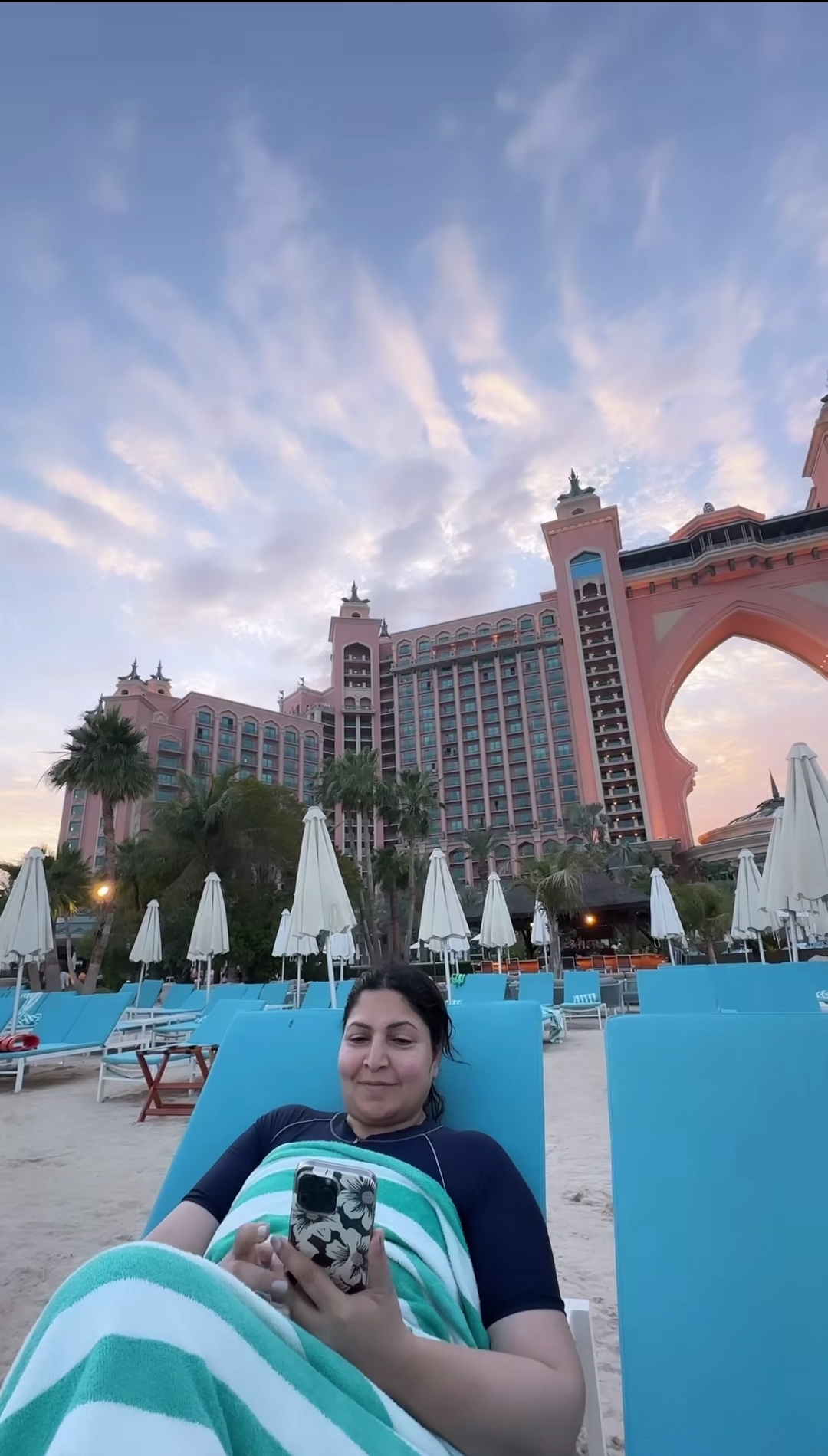 Shagufta Ejaz's Luxury Trip to Dubai Continues | Reviewit.pk