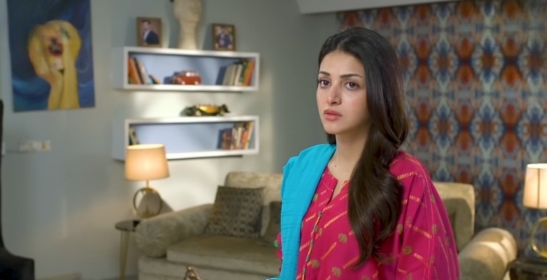 Shiddat Episode 31 - Asra's Family Gets Public Praise | Reviewit.pk