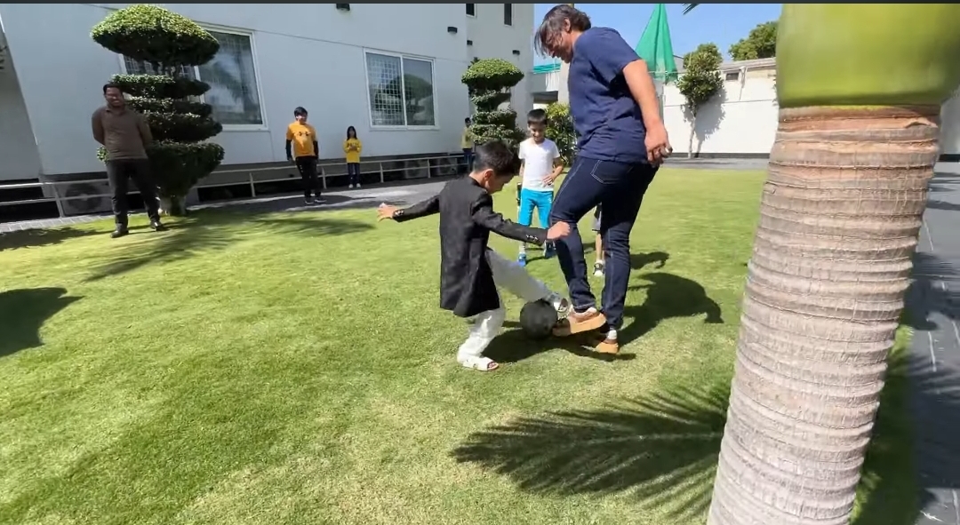 Muhammad Shiraz's Adorable Pictures With Shoaib Akhtar From Their Meet ...