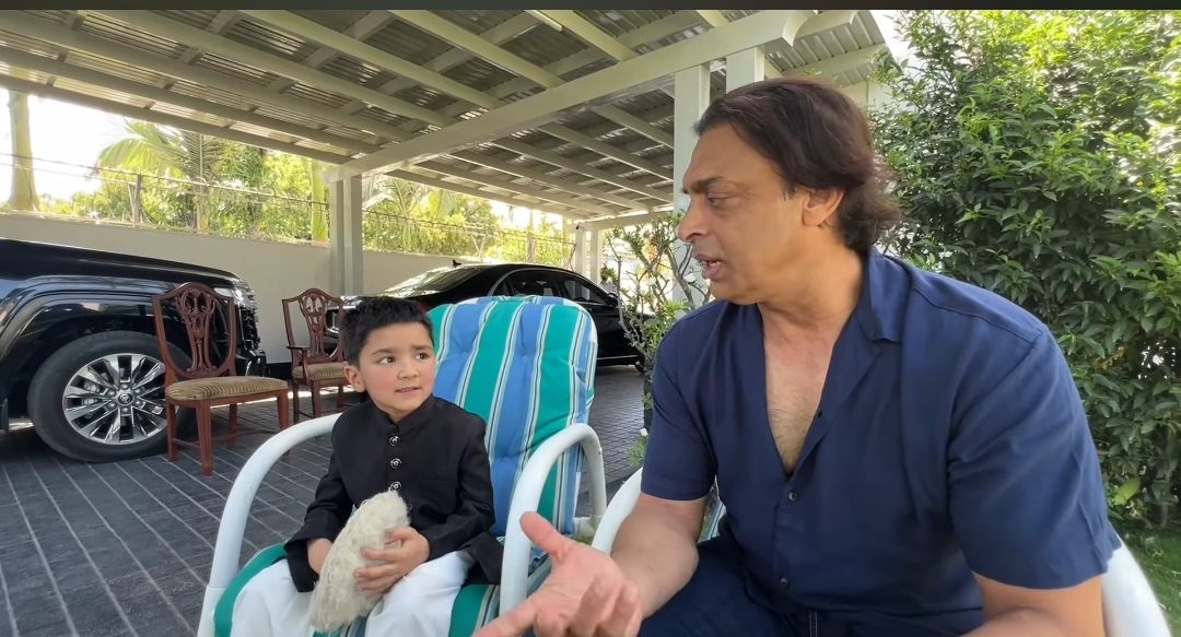 Muhammad Shiraz's Adorable Pictures With Shoaib Akhtar From Their Meet ...