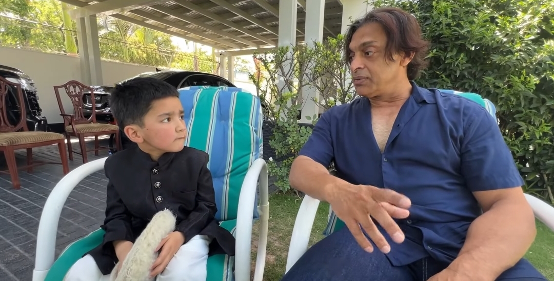 Muhammad Shiraz's Adorable Pictures With Shoaib Akhtar From Their Meet ...