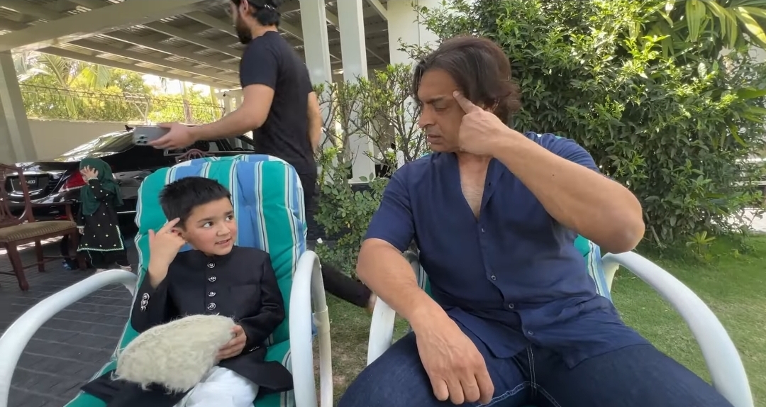Muhammad Shiraz's Adorable Pictures With Shoaib Akhtar From Their Meet ...