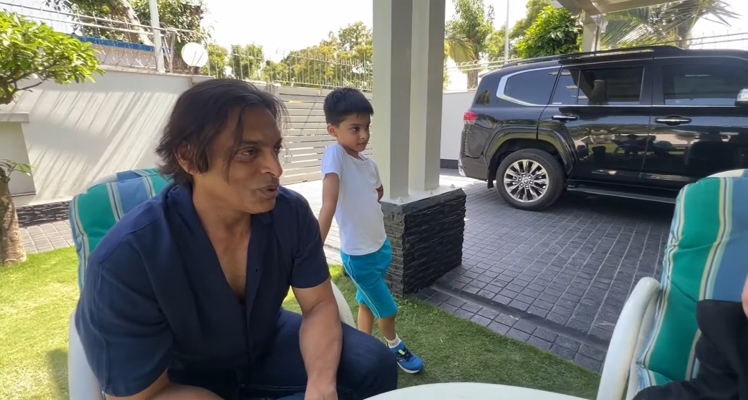 Muhammad Shiraz's Adorable Pictures With Shoaib Akhtar From Their Meet ...
