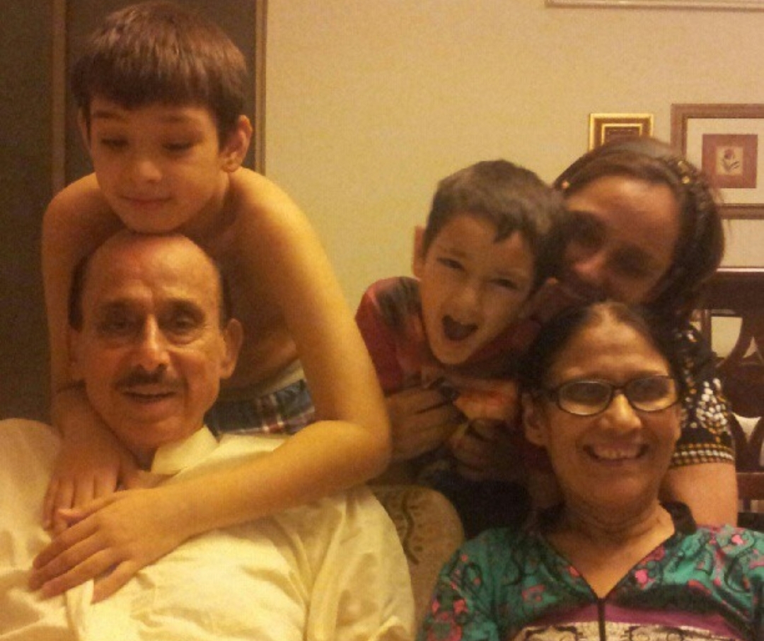 Why Tabish Hashmi's Family Left India & Settled in Pakistan | Reviewit.pk