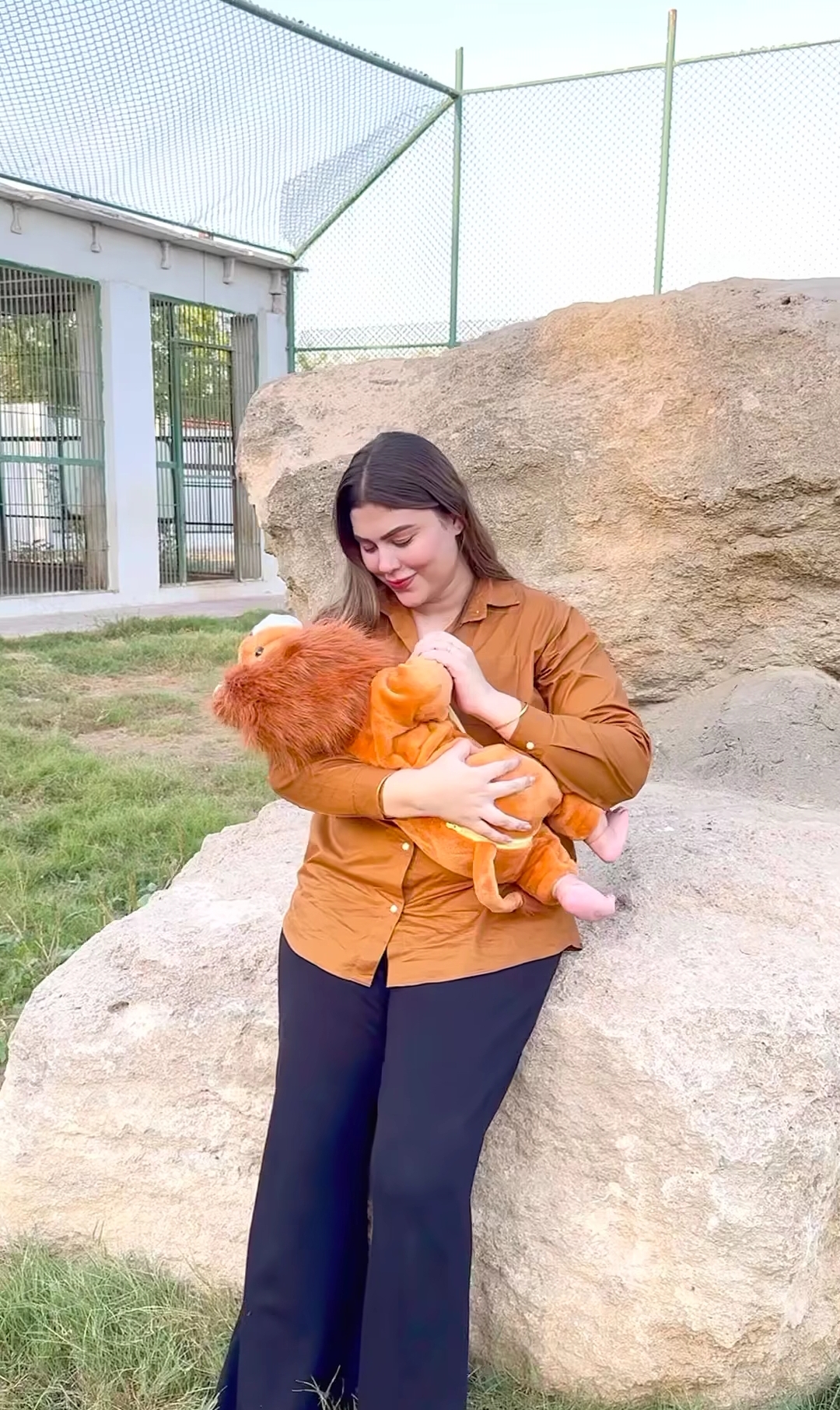 Azlan Shah & Dr Warisha Daughter Face Reveal Video & Request | Reviewit.pk