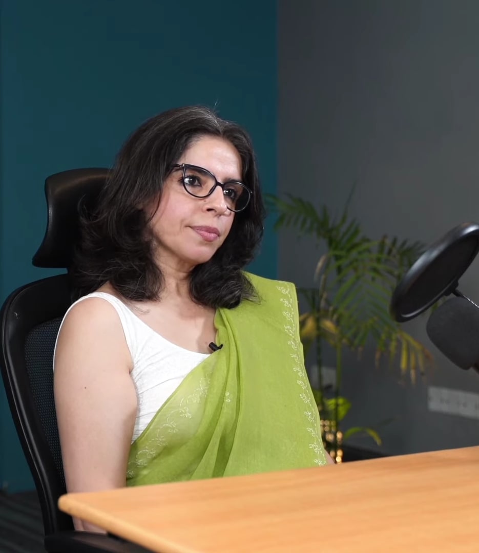 Bee Gul Exposes Reality Of Pakistani Entertainment Industry | Reviewit.pk