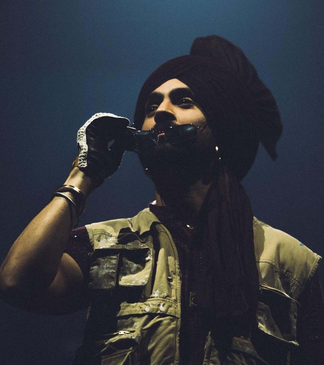 Diljit Dosanjh Concert Entry With Pakistani Song Uddi Ja | Reviewit.pk