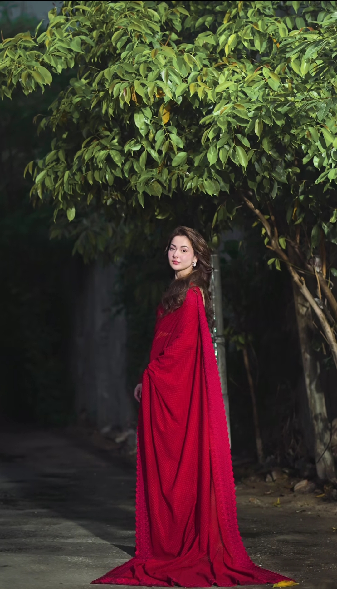 Hania Aamir Latest Reel Gets Love From Indian Fans | Reviewit.pk