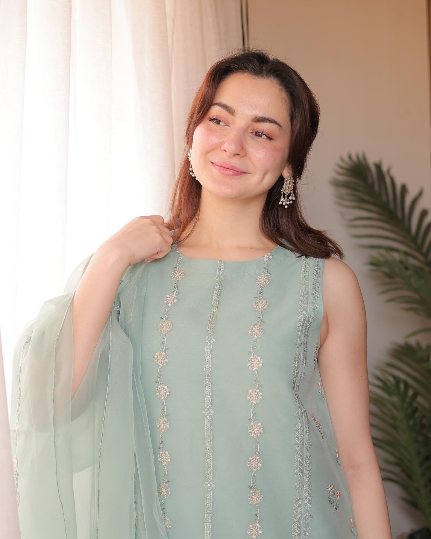 Top 10 Pakistani Actresses Right Now | Reviewit.pk