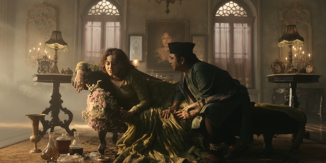 Splendid Sets, Dull Story: A Review of Heeramandi | Reviewit.pk